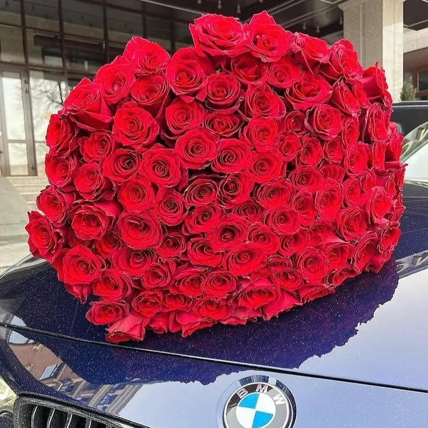 200 Luxurious Red Roses in a Bouquet Pakistan - Same Day Flowers