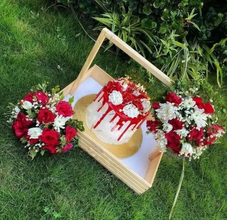 Anniversary Cake Flowers - Online Cake Delivery Faisalabad - Same Day ...